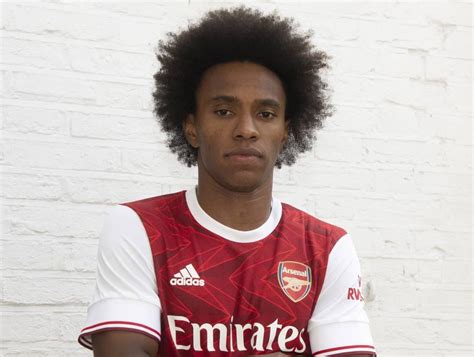 Official Willian Joins Arsenal