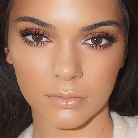 Kendall Jenner Makeup Bronze Eyeshadow Gray Eyeshadow And Bubblegum Pink Lipstick Steal Her Style