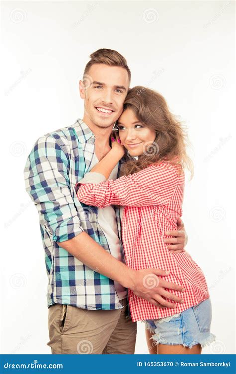 Un Beau Couple Joyeux Et Amoureux Qui Sembrasse Photo Stock Image Du Rire Datte 165353670