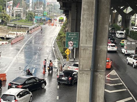 Fm91 Trafficpro On Twitter ตอนนี้รถเครนเปิดฝาเพื่อแก้ไข ช่องคู่ขนาน