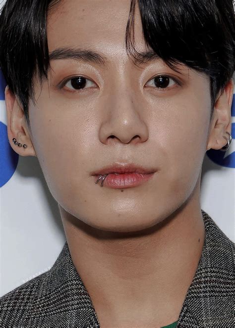 Pin By Tristemaria On Jeon Jungkook 🐰🤍 Jeon Jungkook Jeon Bts