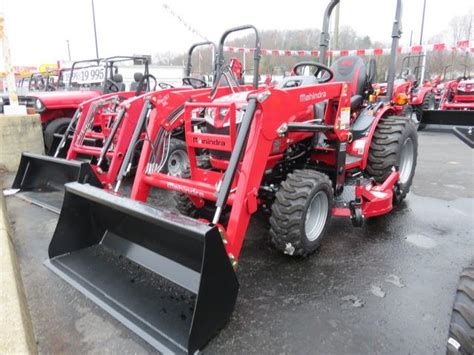 Mahindra MAHINDRA MAX XLT HST LOADER HOE Tractor