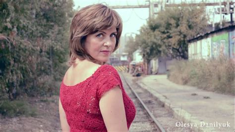 Платье крючком из мотивов "Lady in Red" - YouTube