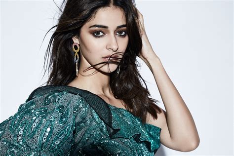 Download Brown Eyes Earrings Black Hair Bollywood Actress Indian Woman