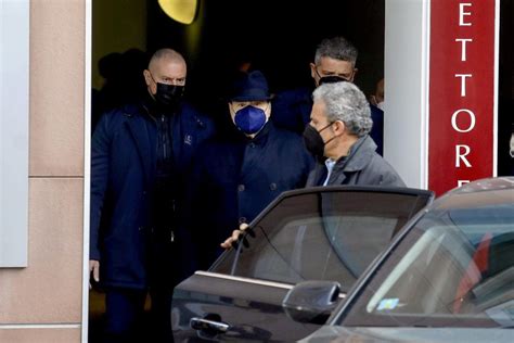 Silvio Berlusconi Dimesso Dallospedale Il Leader Azzurro Era