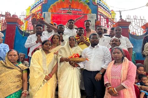 मंत्री पद की शपथ से पहले रजरप्पा मंदिर पहुंची बेबी देवी खुशहाल झारखंड