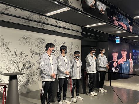 이 새끼들 대체 정체가 뭐지 롤 리그 오브 레전드 에펨코리아