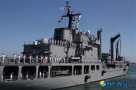 LA서 공식일정 마치고 출항하는 대한민국 해군순항훈련전단