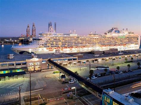 Massive Ruby Princess Cruise Liner Casts Off From Galveston In First Voyage In 6 Years
