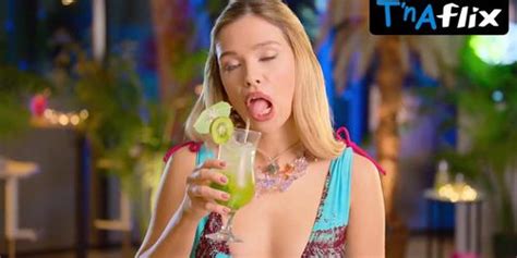 Katarzyna Galazka Breasts Scene In Algorytm Milosci