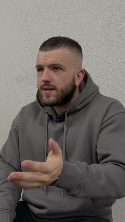 Как делать жим гантелей на плечи Youtube