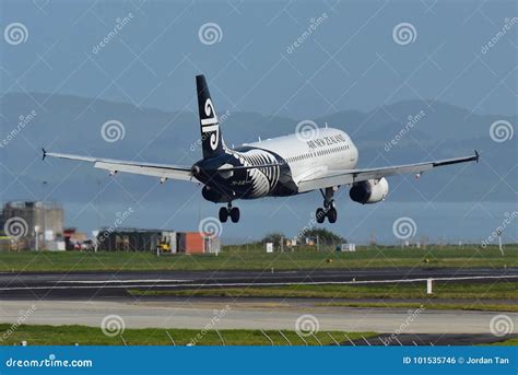 Посадка аэробуса A320 Air New Zealand на международном аэропорте