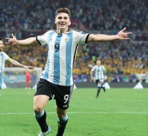 Julián Álvarez Biography Wiki Height Age Net Worth And More
