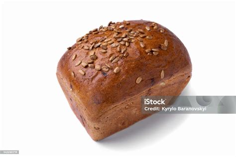 흰색 배경에 위에서 해바라기 씨앗을 뿌린 호밀 가루로 만든 빵 벽돌 0명에 대한 스톡 사진 및 기타 이미지 0명 갈색 건강한 생활방식 Istock