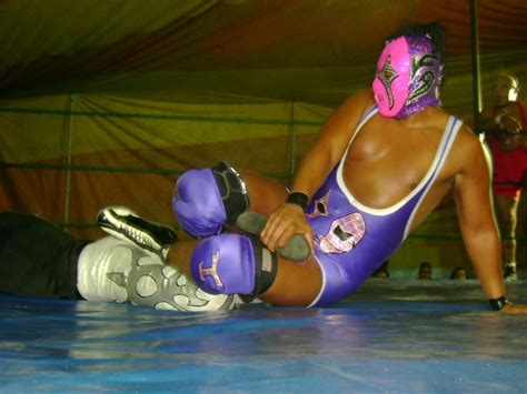 ESTRELLAS DEL RING SE PRESENTA EL NEGRO NAVARRO EN LA ARENA JUQUILITA