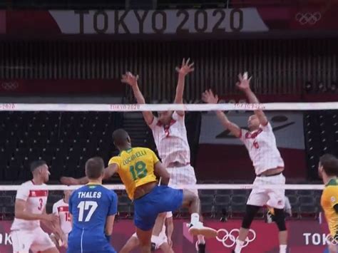 Jogo do vôlei masculino na Olimpíada atrasa mais de uma hora