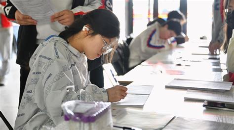 青春的献礼无偿献血活动举行 清华大学