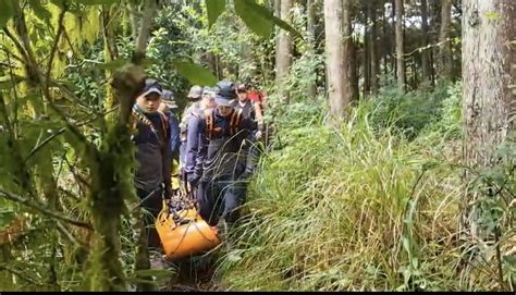 【記者譚杰、趙奇濤／整理報導】大同鄉南湖大山登山步道昨天（6）發生登山客摔傷，造成下半身無知覺無法行走，宜蘭縣消防局出動14名搜救人員、台中市