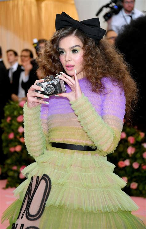 Hailee Steinfeld 2019 Met Gala • Celebmafia