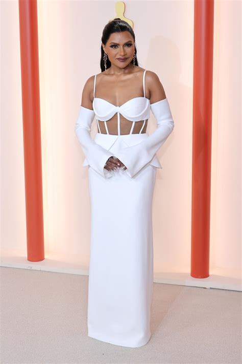 Mindy Kaling Reveals Weight Loss In Vera Wang Dress At Oscars