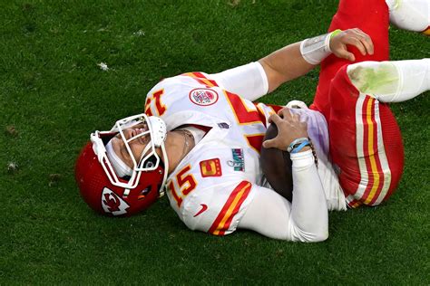 Chiefs QB Patrick Mahomes Aggravates Ankle Injury In