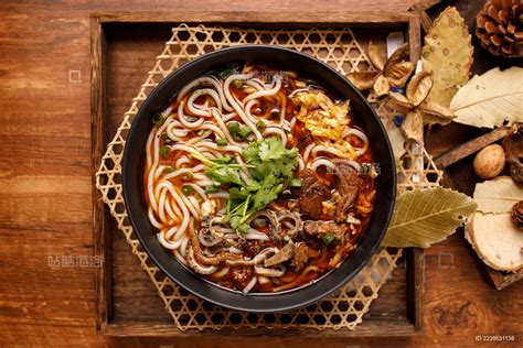 木质背景木质托盘上的一碗羊肉米粉 站酷海洛 正版图片 视频 字体 音乐素材交易平台 站酷旗下品牌