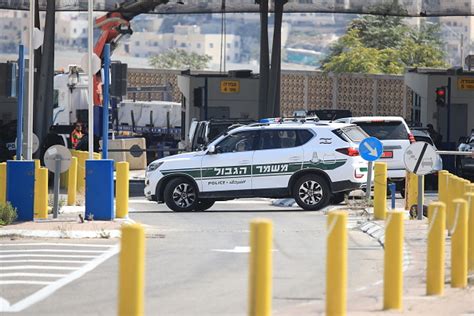 التحقيق مع فلسطينيين في الداخل بزعم التنسيق مع حماس لتنفيذ عمليات