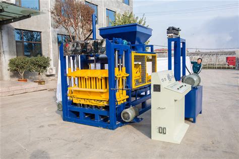 China Qt Automatic Hydraulic Fly Ash Cinder Color Paver Block Brick Making Machine China