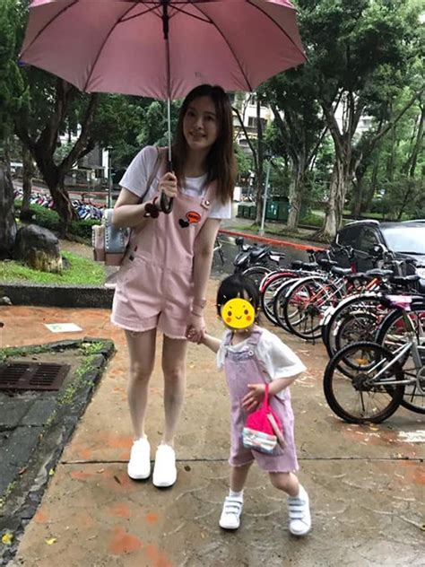 辛龍解禁不藏了！劉真3歲愛女「正臉曝光」 五官神複製爸 娛樂星聞 三立新聞網 Setncom