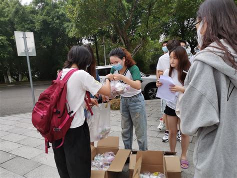 美术学院开展中秋慰问活动 美术学院