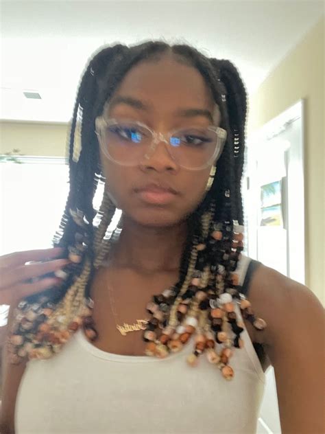 Peekaboo Knotless Braids With Beads Short Box Braids Hairstyles Braids With Curls Peekaboo Hair