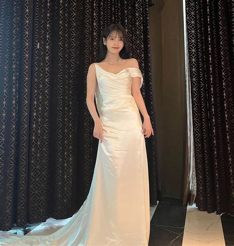 아이유 백상예술대상 드레스 자태 방송 연예 꾸르