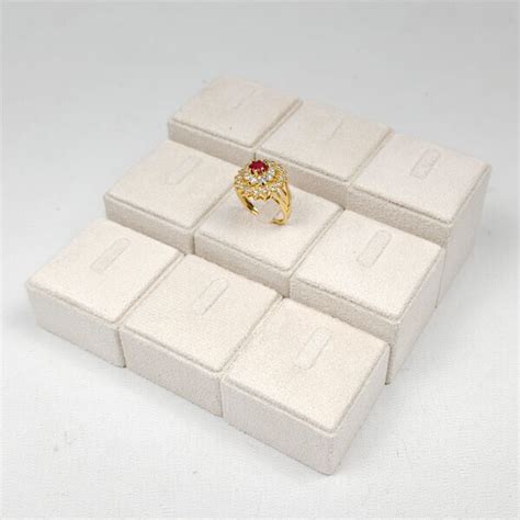 스웨이드 9개 사각 계단 반지 진열대 베이지 더원디스플레이