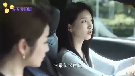 三十而已王漫妮跟阿曼达聊得很投缘这个总监对漫妮很欣赏嘛 腾讯视频
