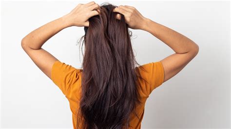 Scalp Care Tips In Monsoon बरसात में स्कैल्प की देखभाल कैसे करें Healthshots Hindi