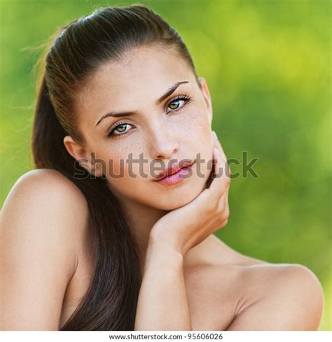 Stock Fotografie „portrait Longhaired Beautiful Naked Women Standing