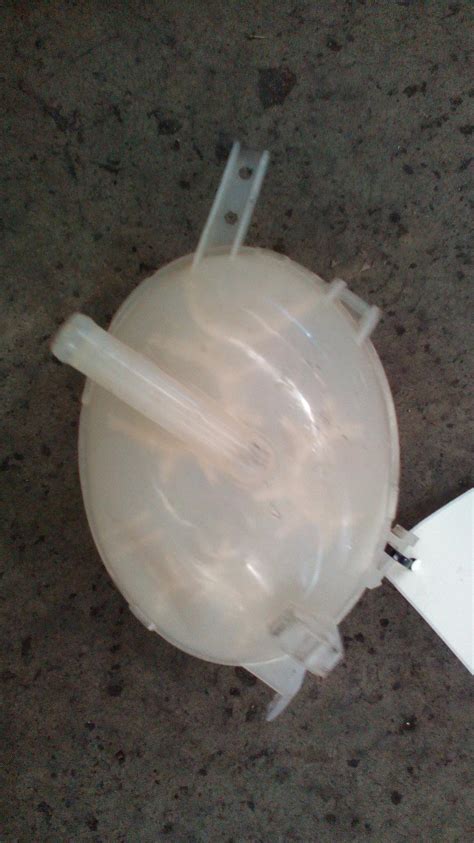 Overflow Bottle Astra Holden 2017