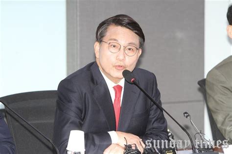 총선 관련 세미나에서 발언하는 윤상현 의원 선데이타임즈