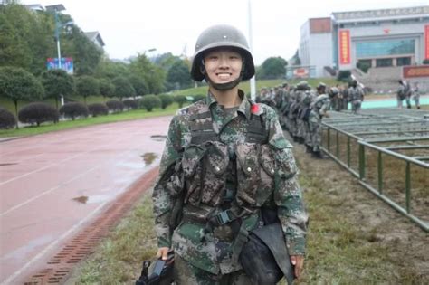 【大学生女兵】中医药学院邱恬融：穿上戎装保家卫国， 脱下戎装救死扶伤 南方医科大学