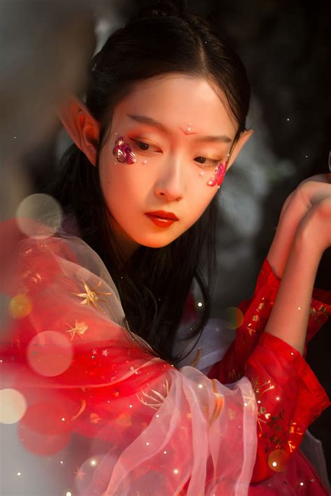云鹿芩（qin）小鱼《洞穴里的鲤鱼精》美图作品图片欣赏艺图语