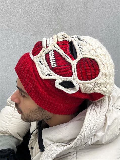 Une Cagoule Titan Colossal De Lattaque Des Titans 2tout2rien