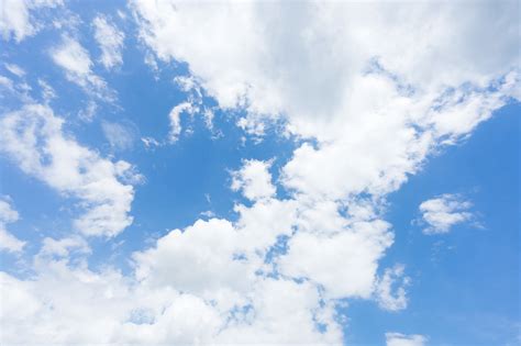 青い空と曇の写真素材 ぱくたそ