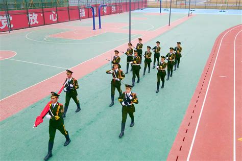 升国旗，唱国歌，庆元旦，迎新年——学校举行新年首次升旗仪式 桂林信息科技学院