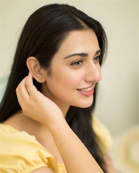 Pin By 𝐐𝐮𝐧𝐨𝐨𝐭 𝐀𝐥𝐢 On Pakistani Actresses Muslim Beauty Blonde Beauty Beautiful Women Naturally