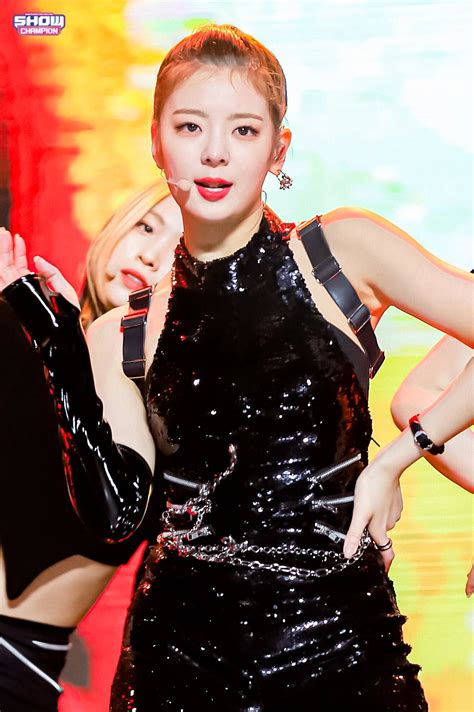 210512 Itzy Mafia In The Morning At Show Champion Kpopping