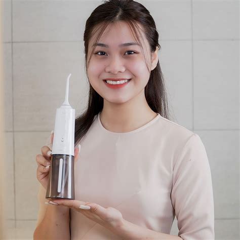 Nên Lựa Chọn Máy Tăm Nước Hay Bàn Chải để Vệ Sinh Răng Miệng Tốt Nhất