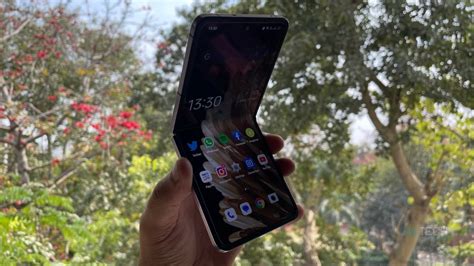 Oppo Find N Flip Review This Flip Phone Is DIFFERENT Mobile Reviews HT Tech