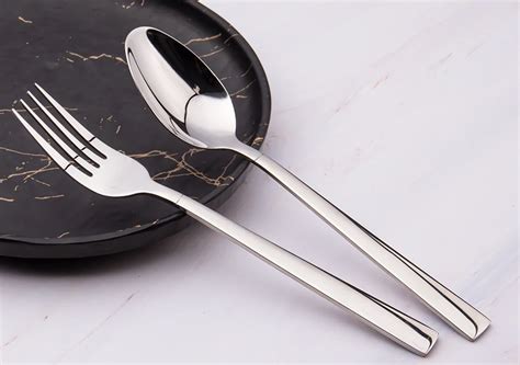 مقایسه قاشق چنگال اروپایی و معمولی از نظر زیبایی، کارایی و طراحی قاشق