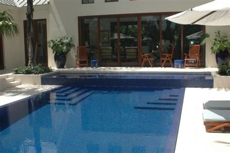 Perimeter Overflow Hackl Pool