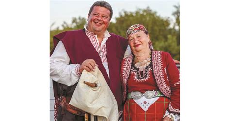 Валя Балканска гледа дъщеря си